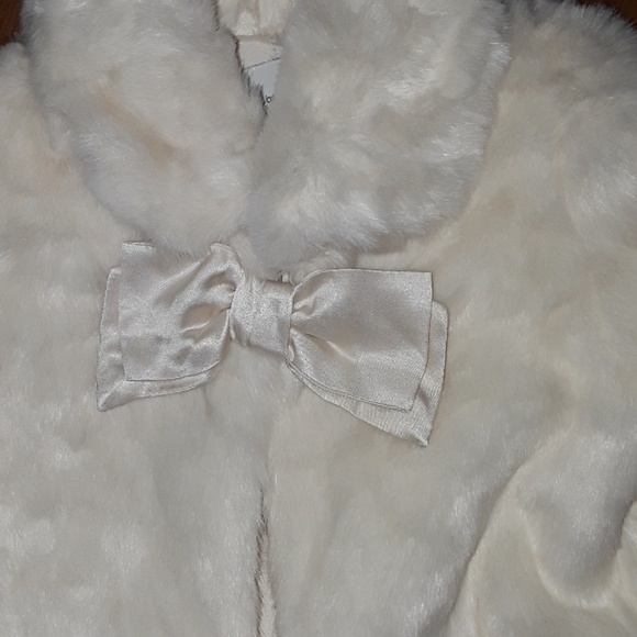 GAP | Jackets & Coats | Nwt Baby Gap White Faux Fur Jacket Sz 218m ...